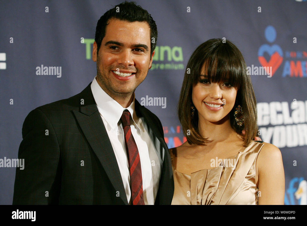 Jessica alba husband cash warren hi-res stock photography and images ...