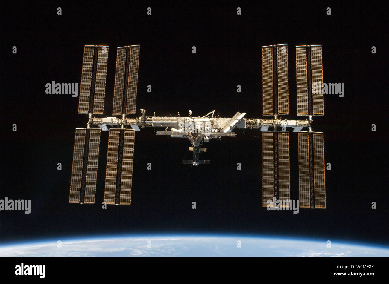 Sts 119 astronaut hi-res stock photography and images - Alamy