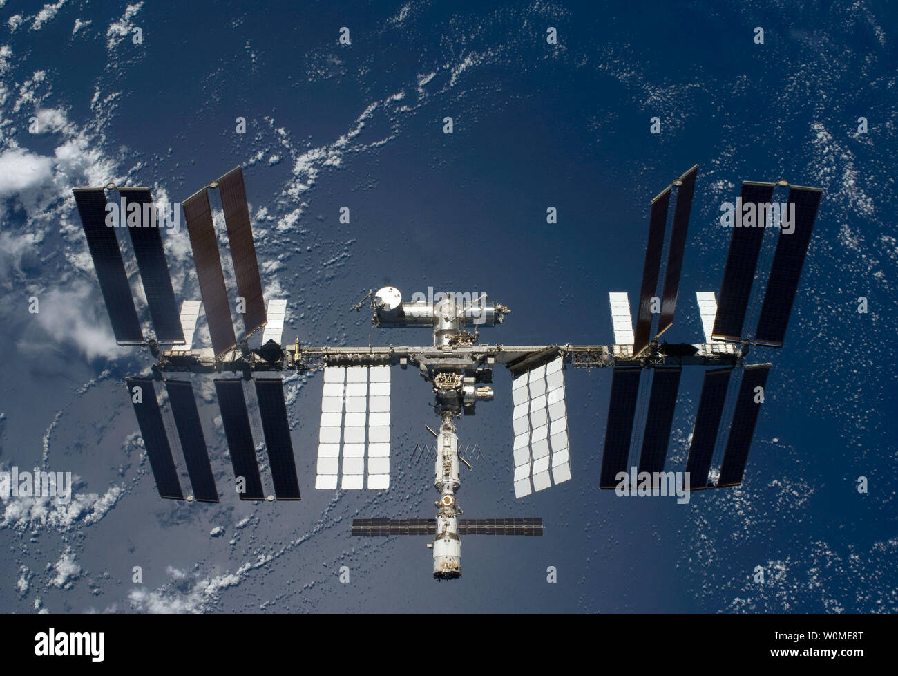 Sts 119 astronaut hi-res stock photography and images - Alamy