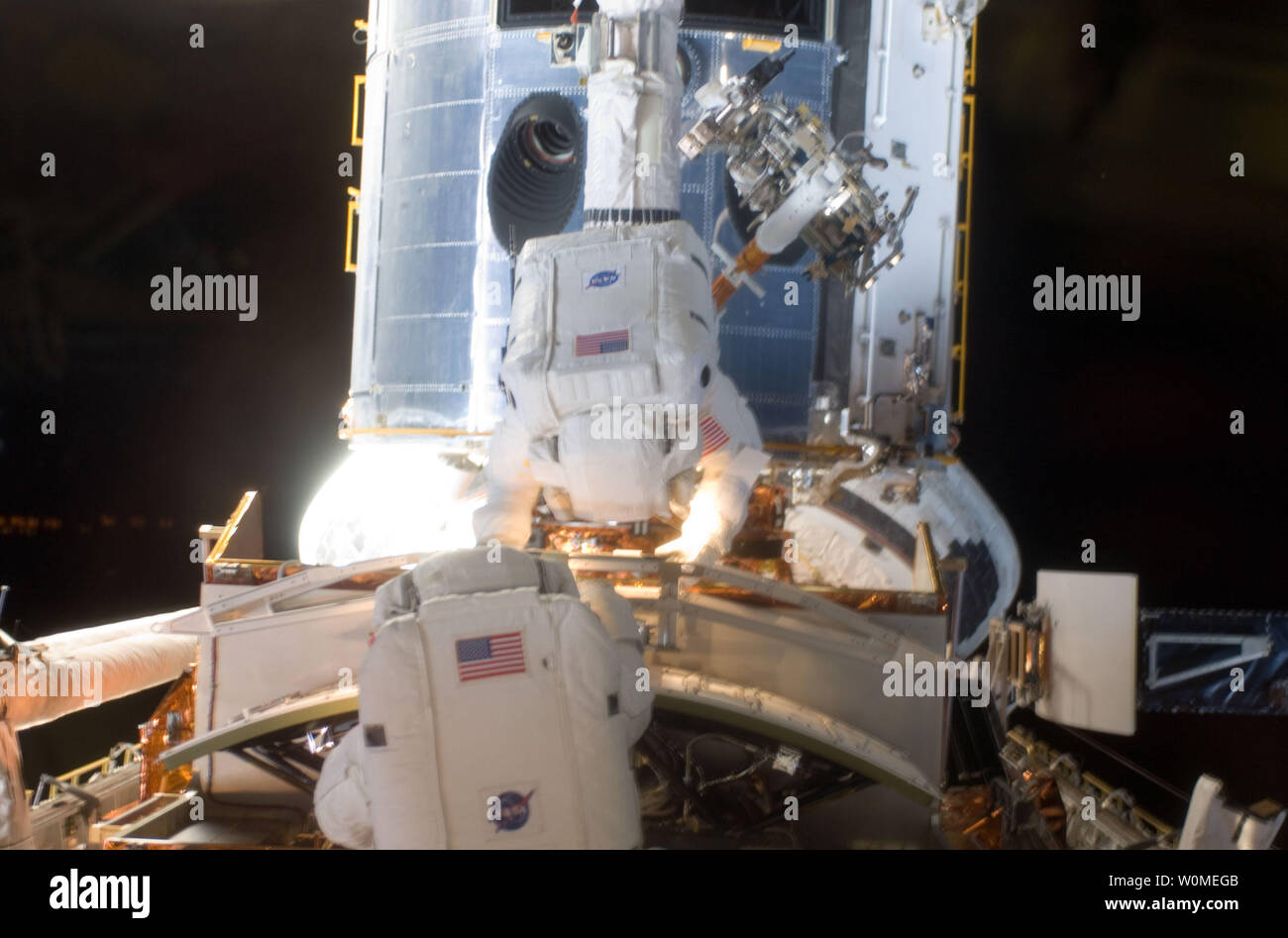Space shuttle atlantis cargo bay hi-res stock photography and images ...