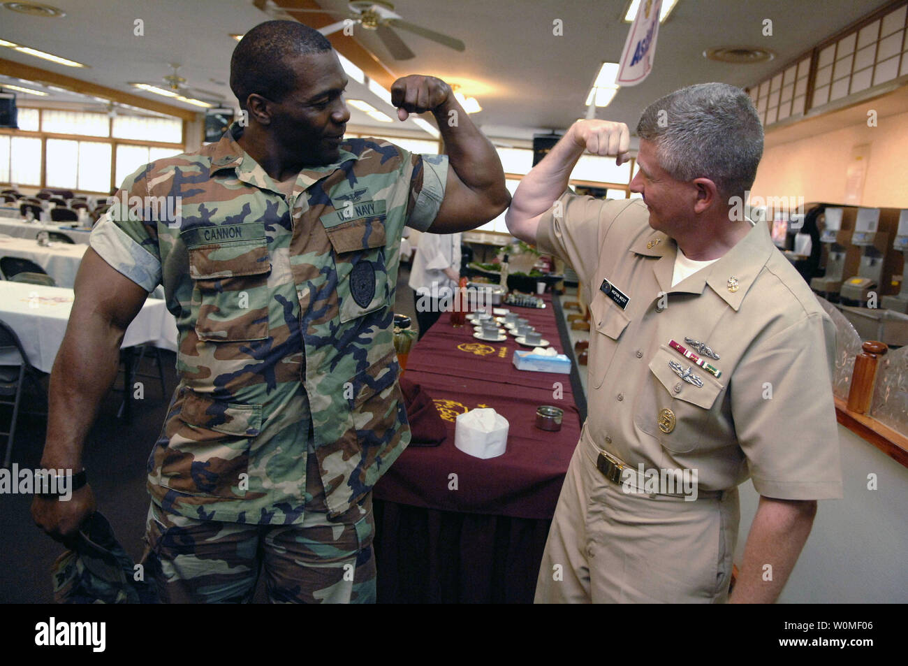 Master Chief Petty Officer of the Navy Rick West (L) compares muscles ...