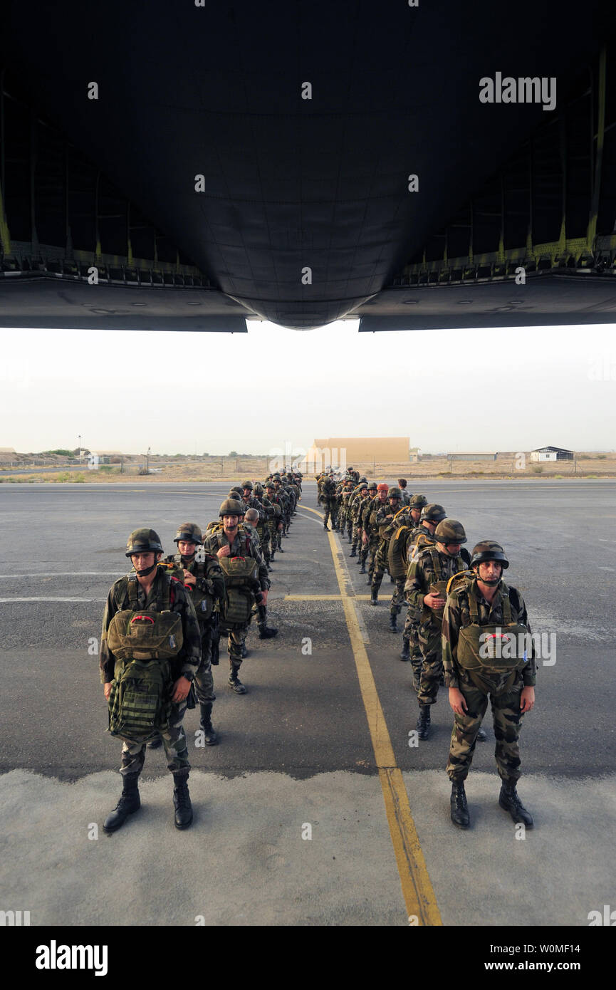 French Foreign legionnaires and U.S. Air Force Guardian Angels from the ...