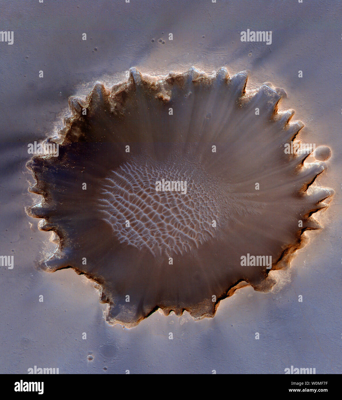 The 800-meter-wide (half-mile-wide) Victoria Crater in the Meridiani ...