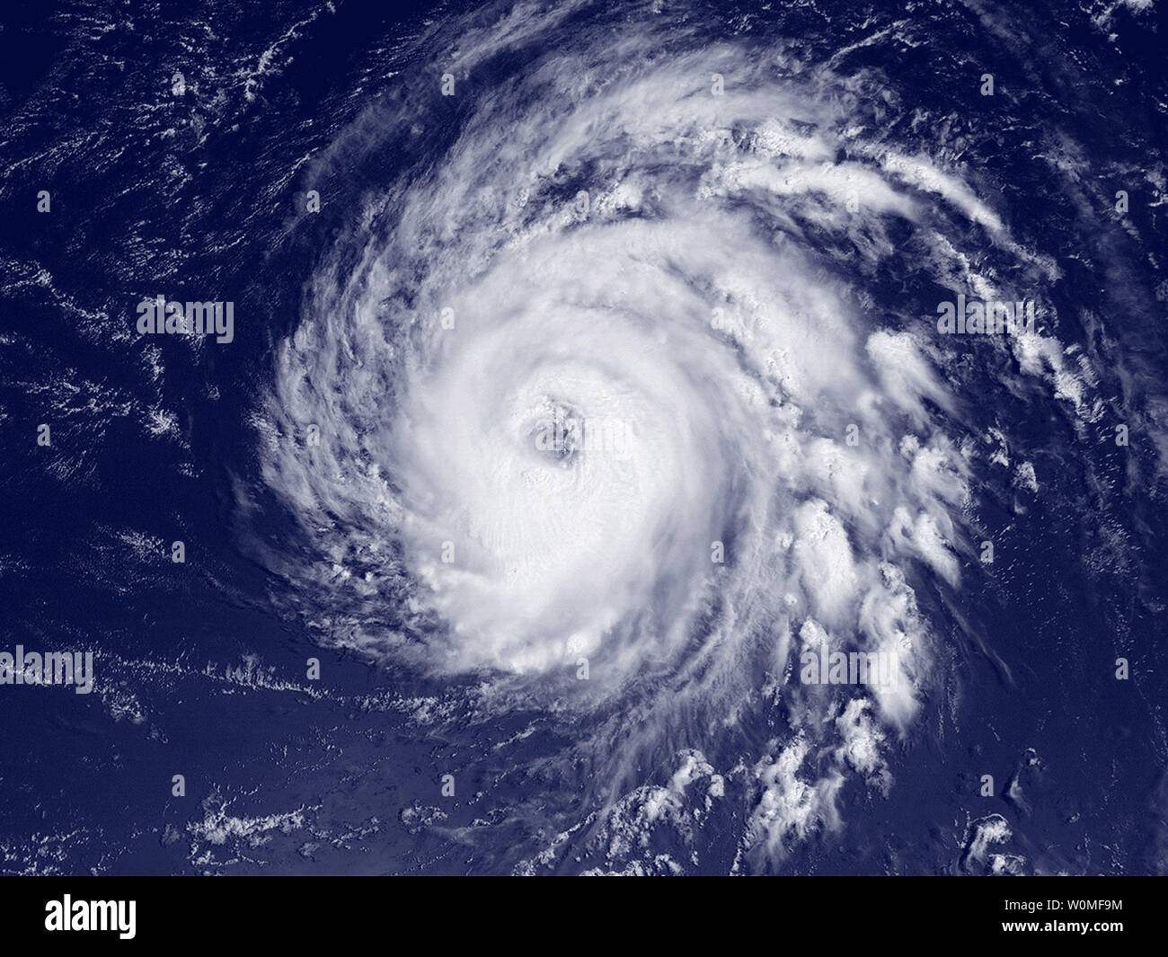 Major hurricane status hi-res stock photography and images - Alamy