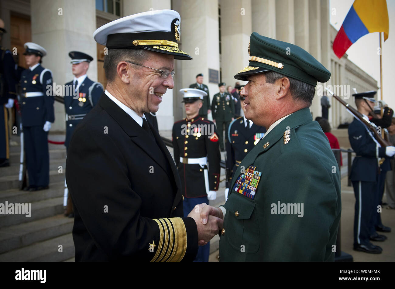 Joint Chiefs Chairman Navy Adm. Mike Mullen welcomes Gen. Freddy ...