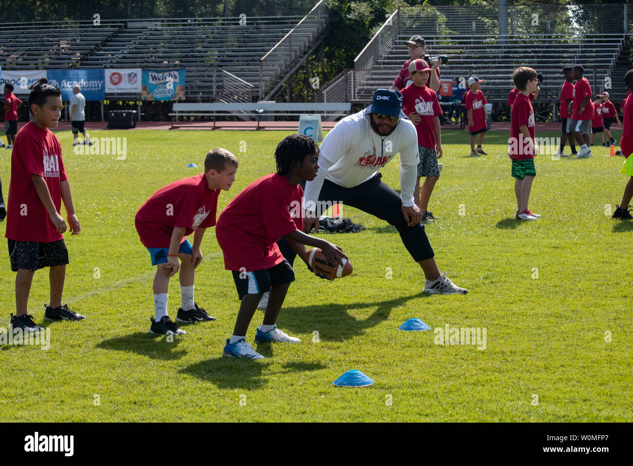 Dak prescott hi-res stock photography and images - Alamy