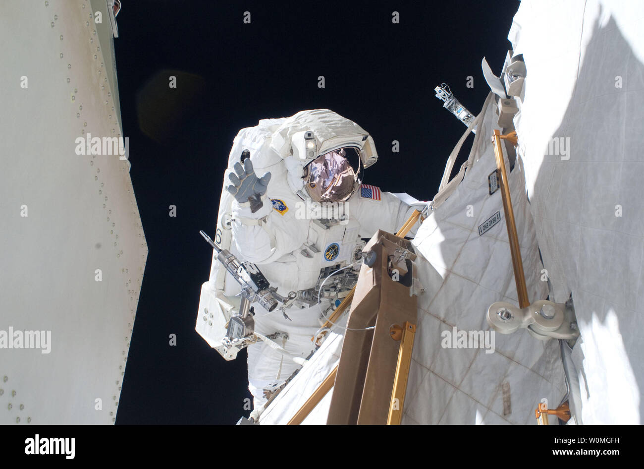 Mission specialist clayton anderson hi-res stock photography and images ...