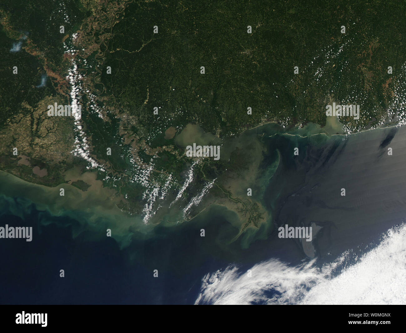 This NOAA satellite image of Gulf of Mexico shows the Deepwater ...