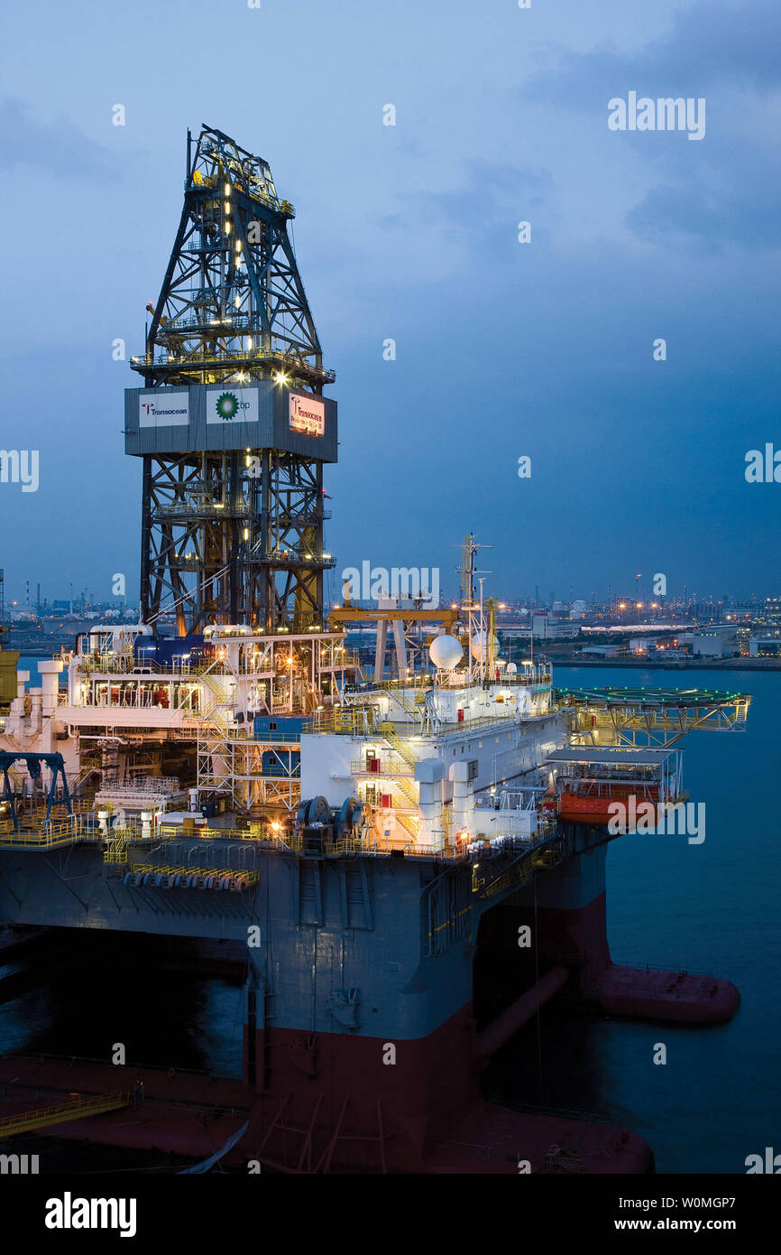 Semisubmersible rig hi-res stock photography and images - Alamy