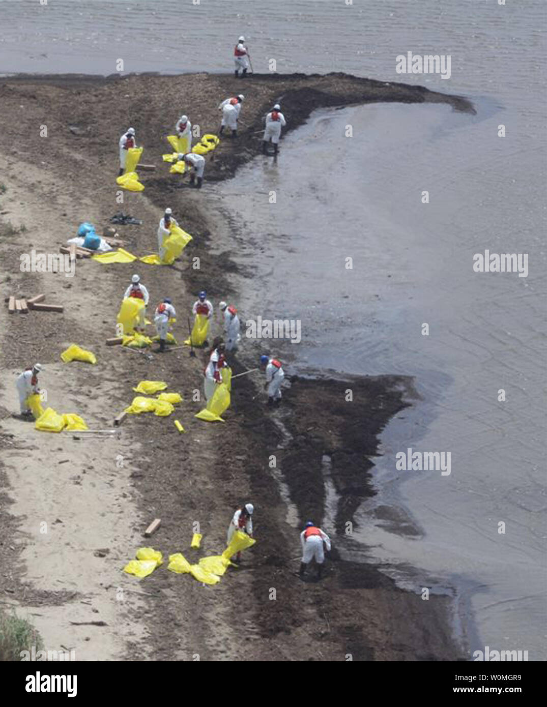 Oil disaster hi-res stock photography and images - Alamy