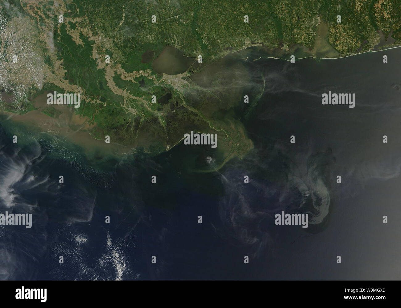 Deepwater horizon explosion 2010 hi-res stock photography and images ...