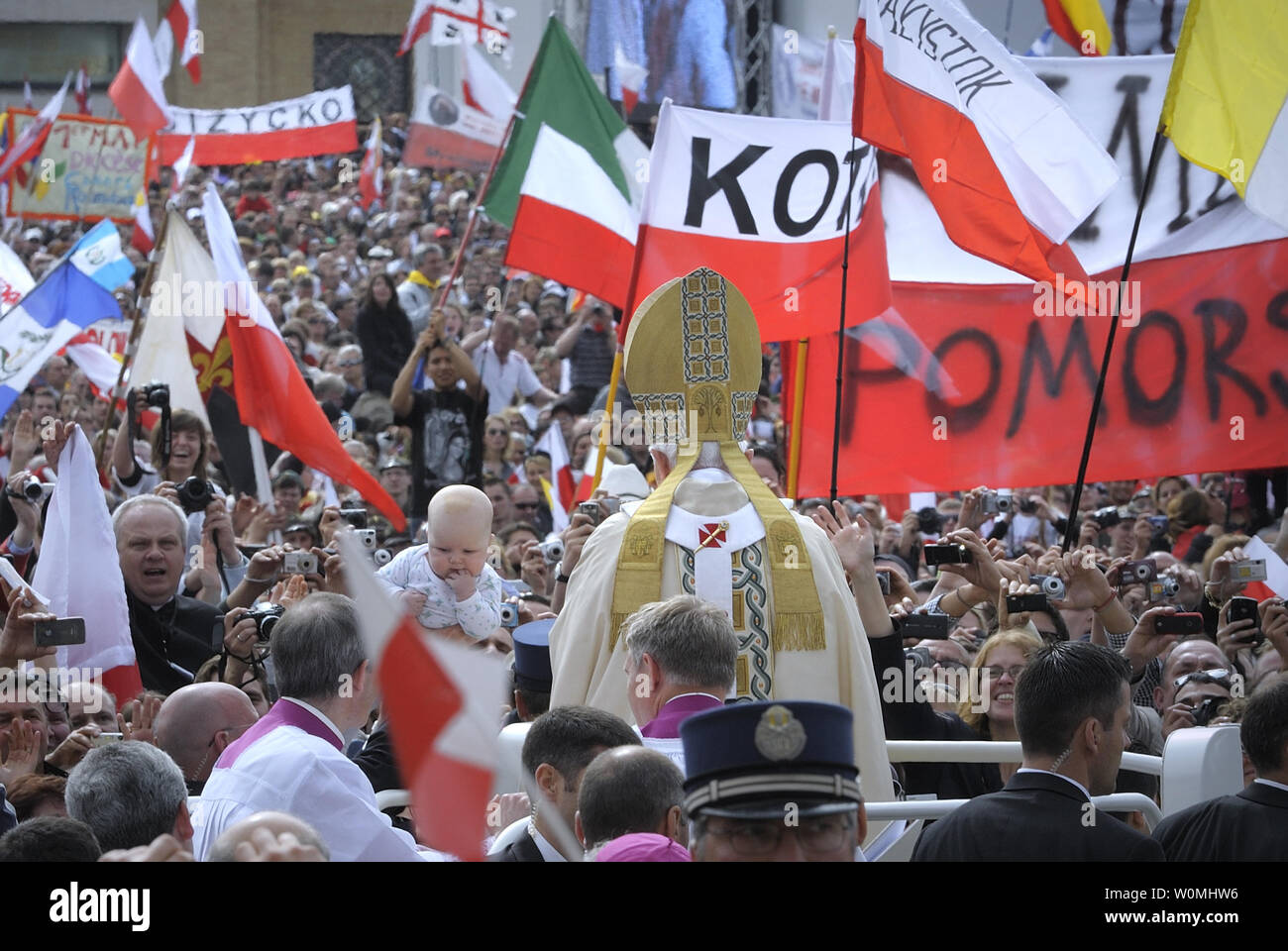 Pope Benedict XVI (C) leads the beatification ceremony of Pope John ...
