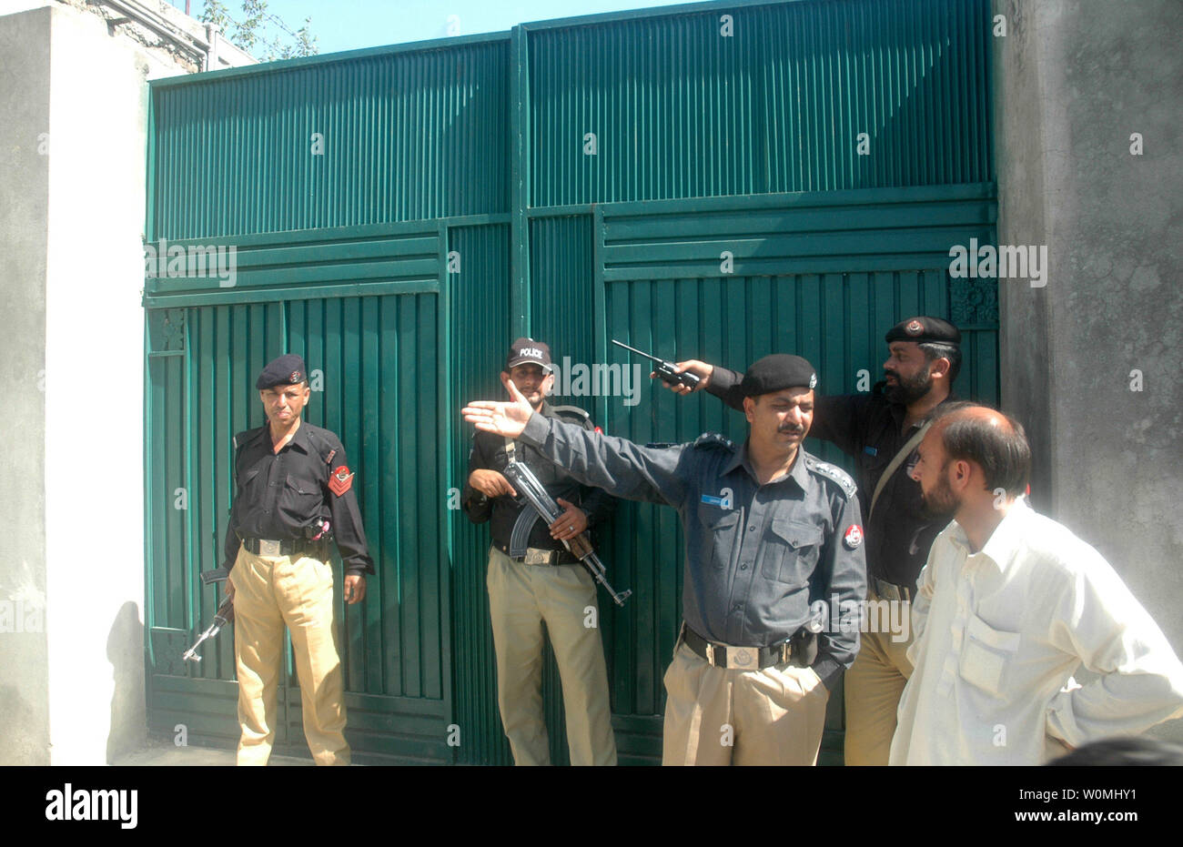 Osama bin laden abbottabad compound hi-res stock photography and images ...
