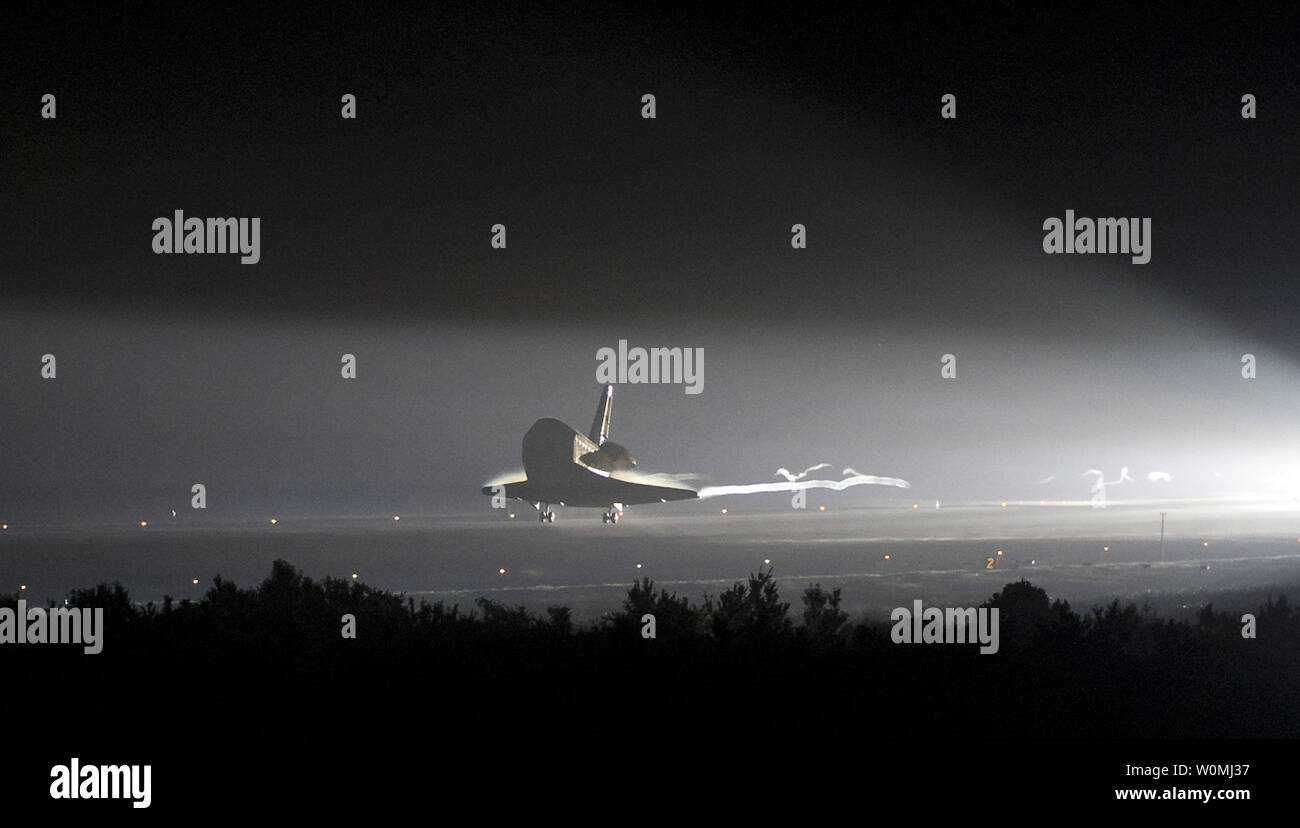 Space Shuttle Endeavour (STS-134) makes its final landing at the ...