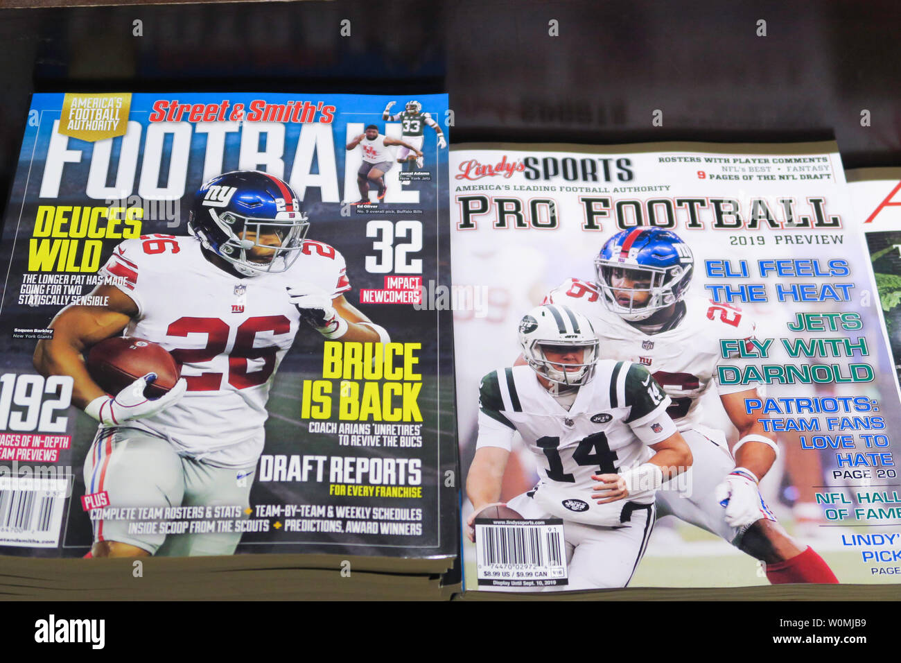 Sport magazine covers hi-res stock photography and images - Alamy