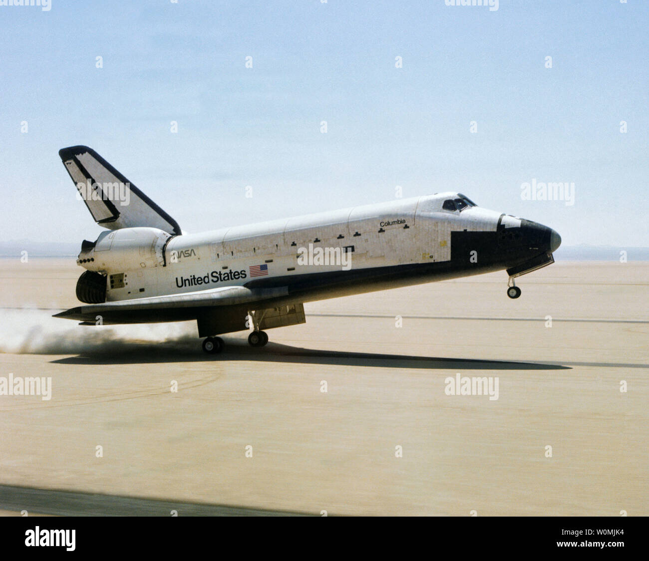 Space Shuttle Columbia lands at Edwards Air Force Base in California to ...