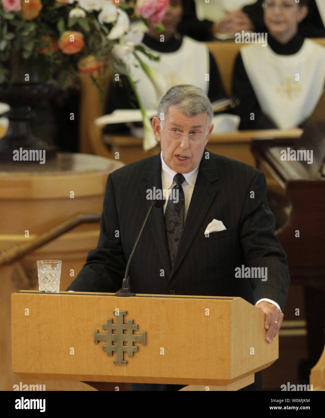 Geoff Mason, former director of the Betty Ford Center, delivers a ...