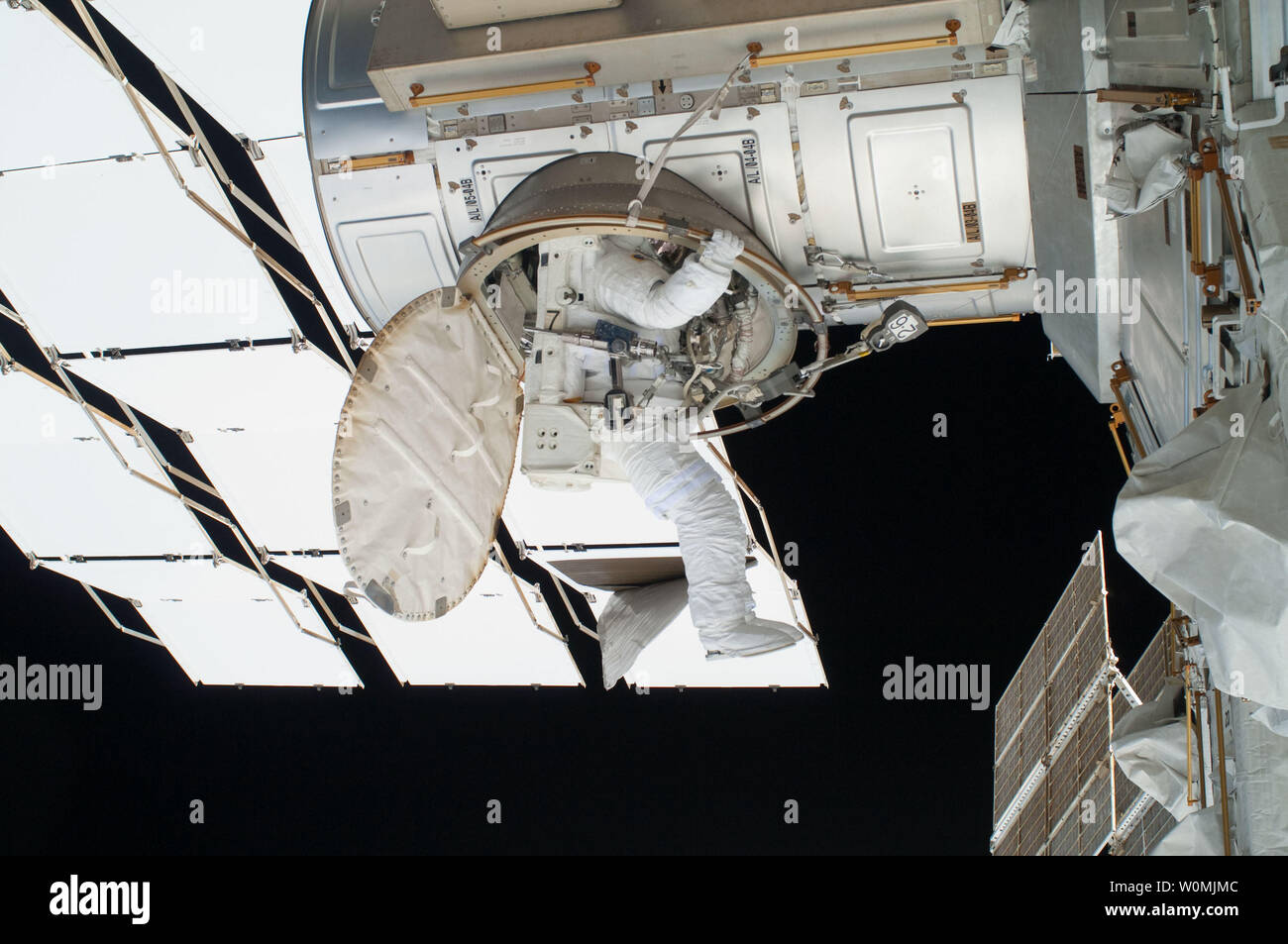 Quest airlock hi-res stock photography and images - Alamy