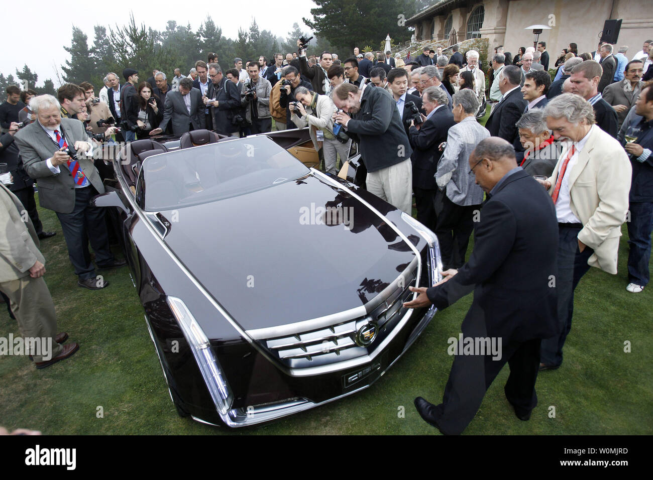 Cadillac introduces the Ciel concept, an open-air grand-touring car, on ...
