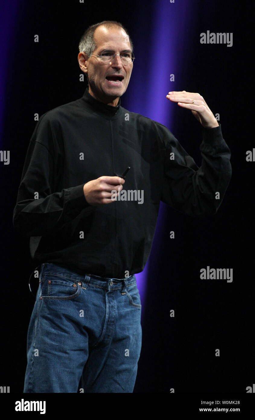 Steve jobs iphone 2008 hi-res stock photography and images - Alamy