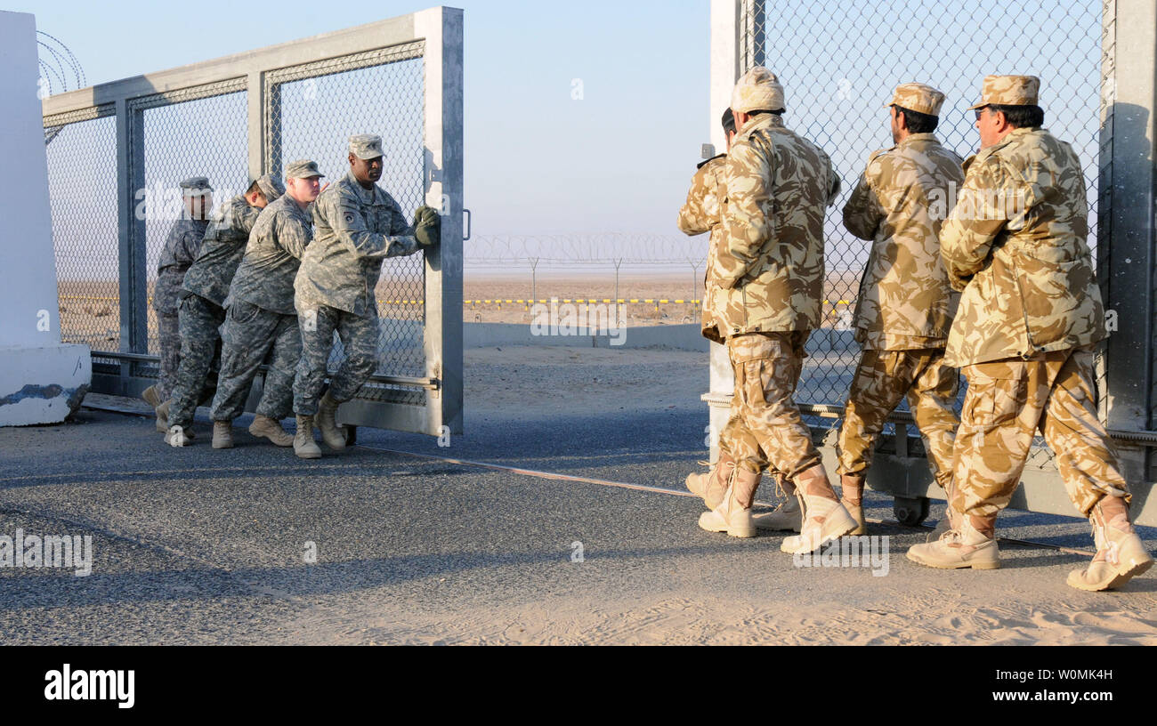 Kuwaiti army hi-res stock photography and images - Alamy