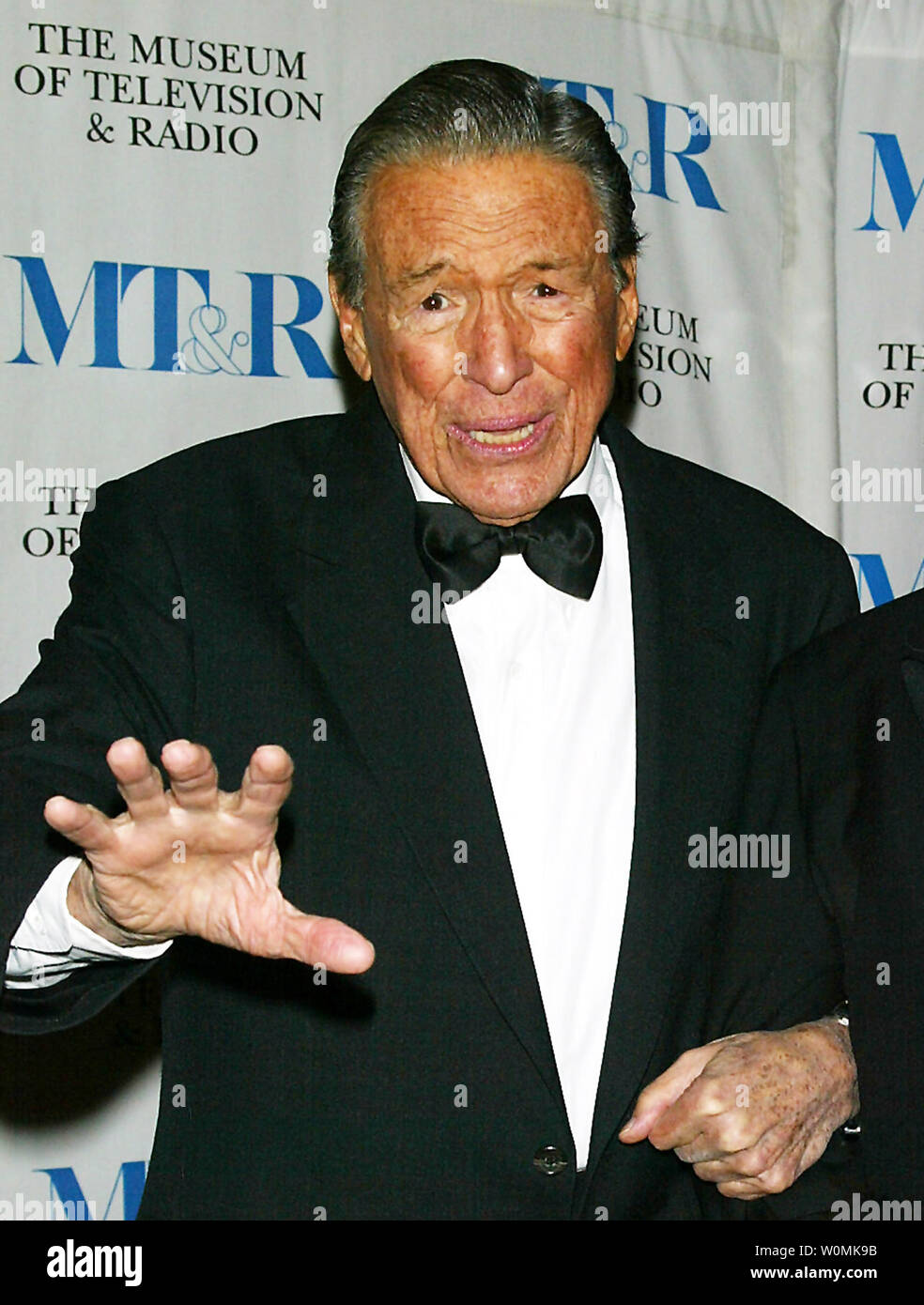 Mike Wallace arrives for the Museum of Television and Radio's Annual ...