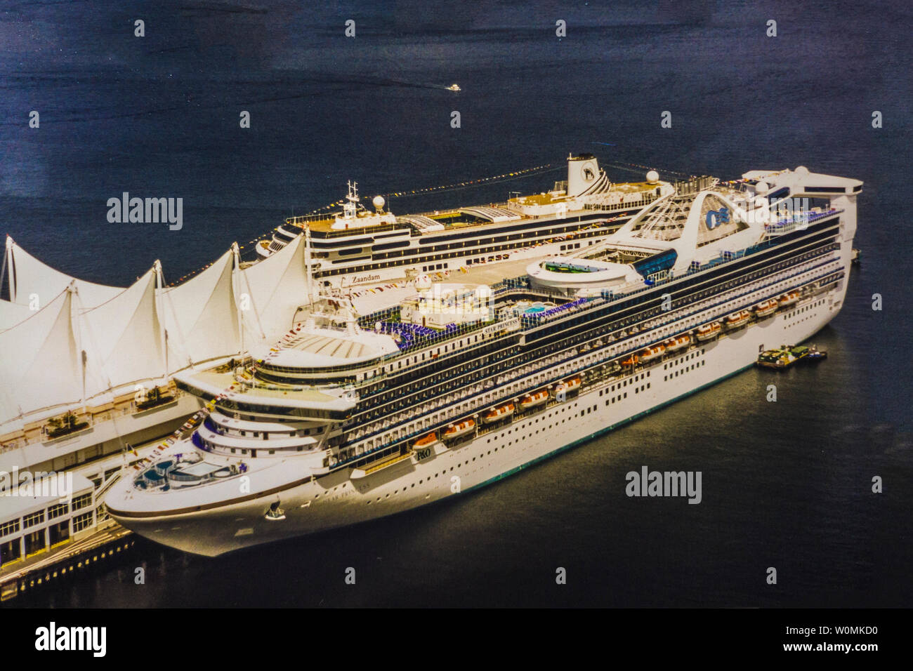 A bird's-eye view of a cruise ship Stock Photo - Alamy