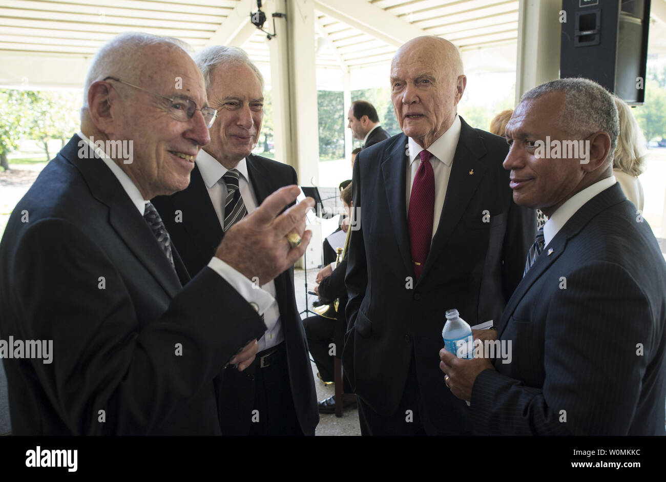 Dan goldin nasa hi-res stock photography and images - Alamy