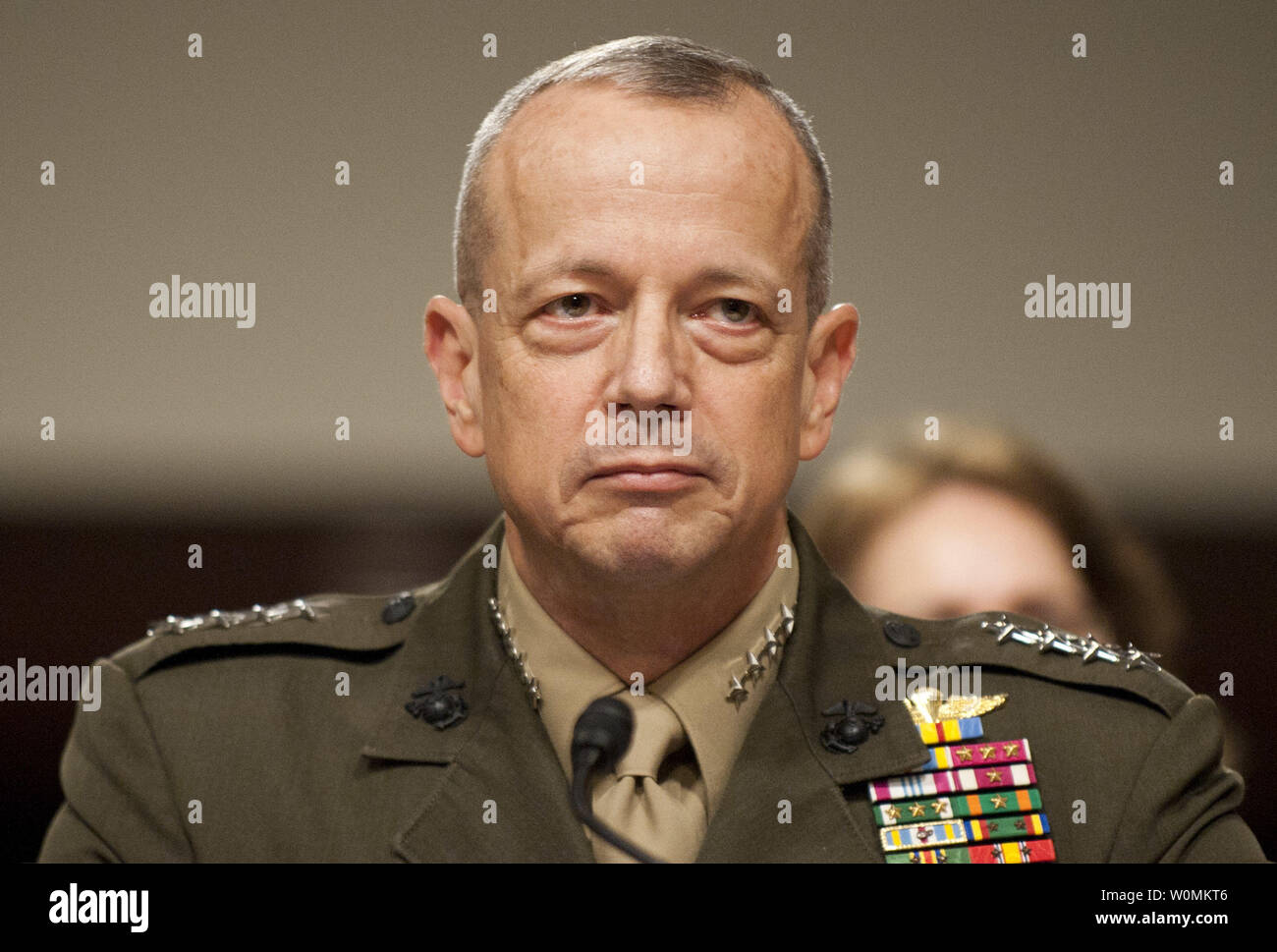 David petraeus john allen hi-res stock photography and images - Alamy