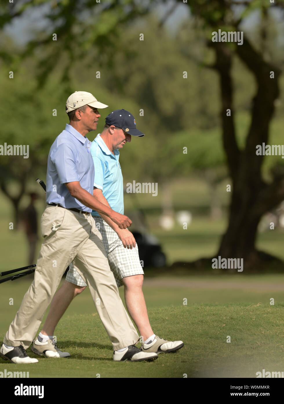 President Barack Obama walks with the Prime Minister of New Zealand ...