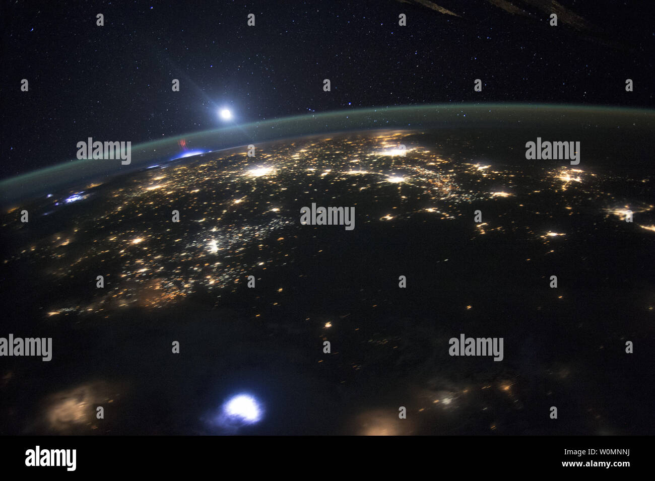 Red sprites lightning hi-res stock photography and images - Alamy