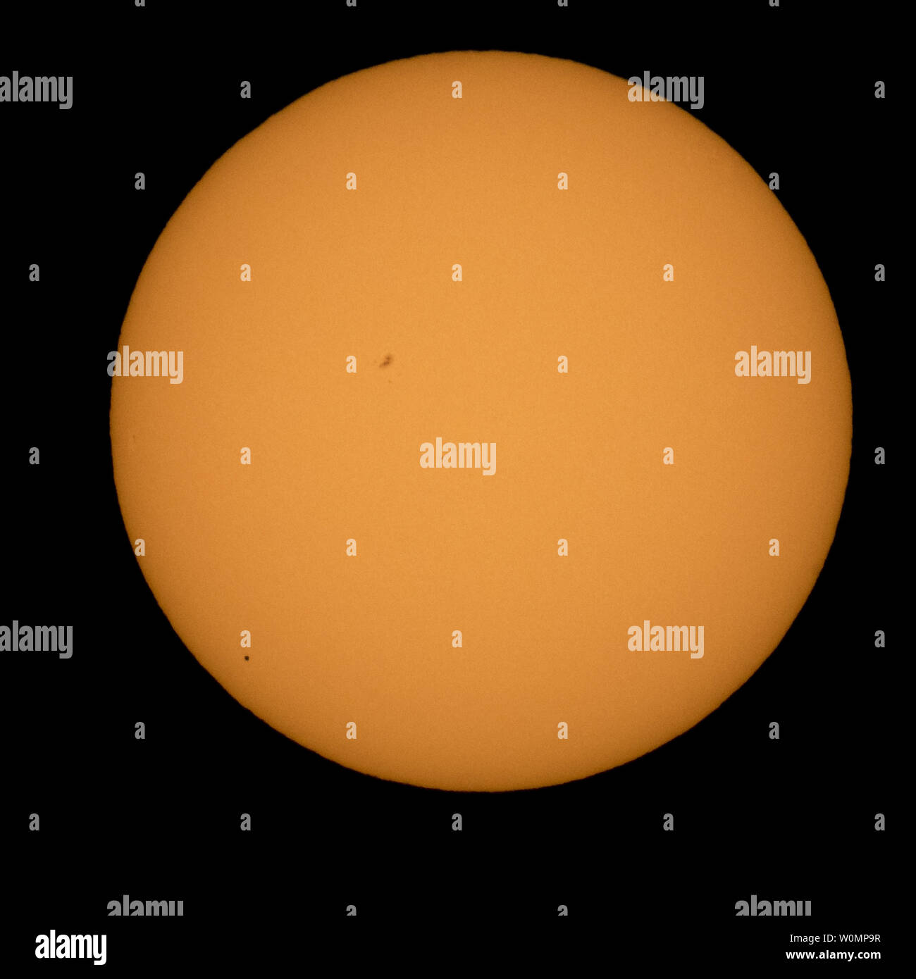 Mercury transits the sun hi-res stock photography and images - Alamy