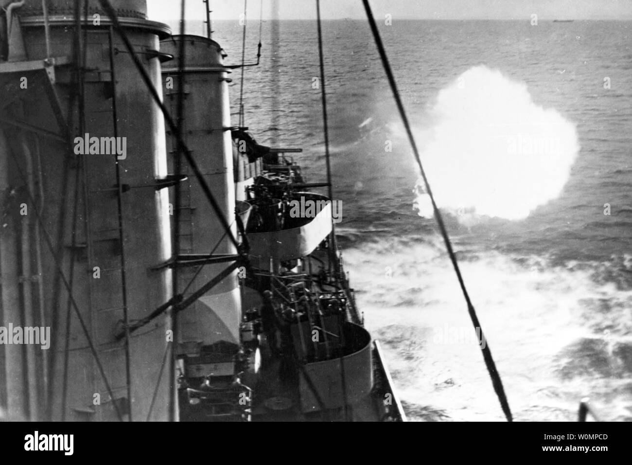 Gleaves class destroyer hi-res stock photography and images - Alamy