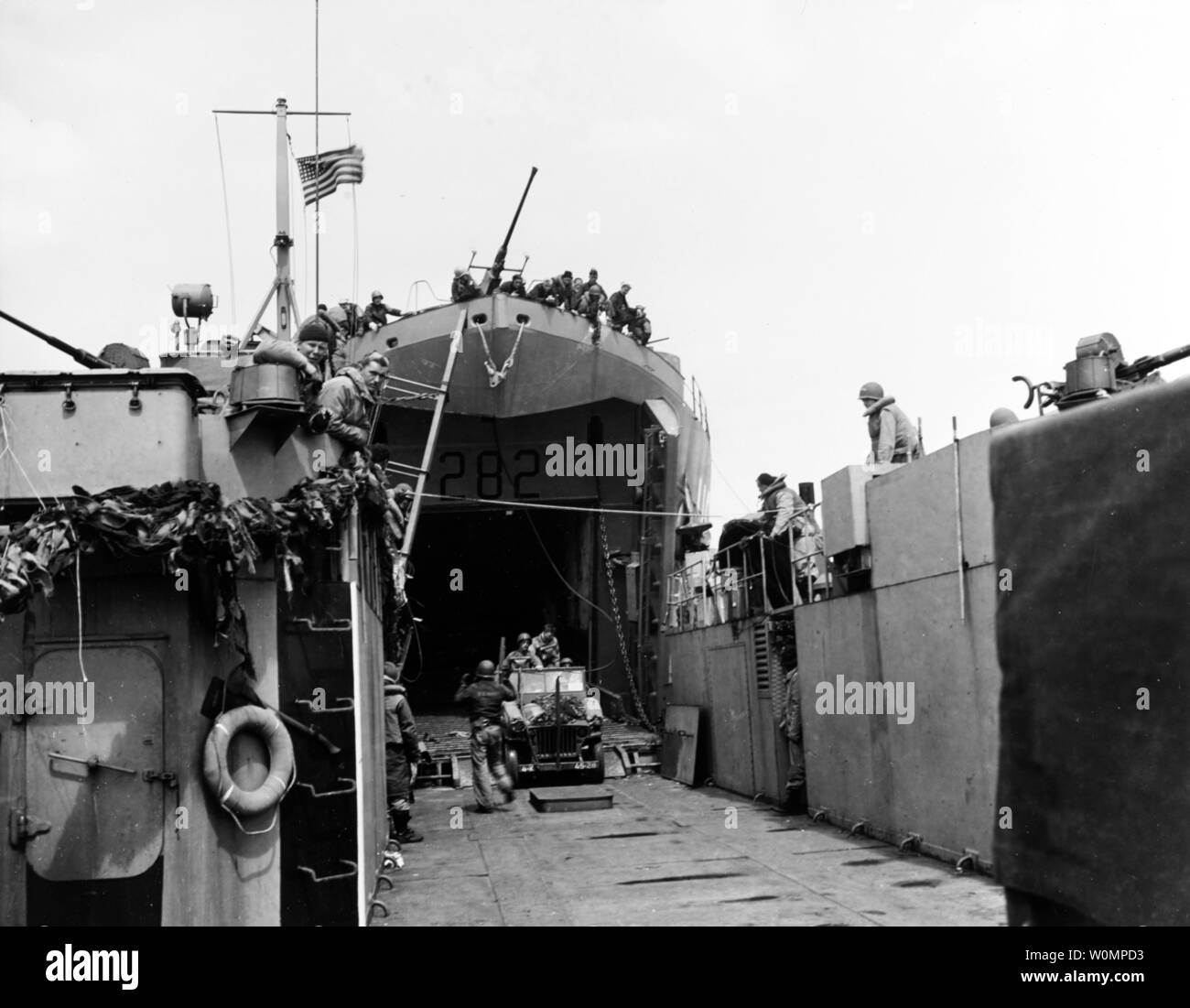 Uss normandy hi-res stock photography and images - Alamy