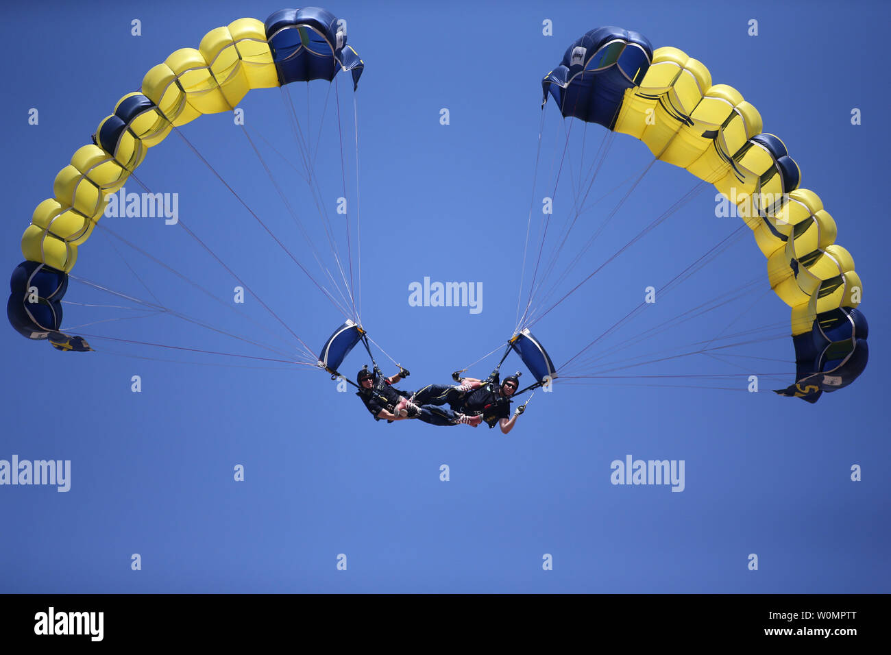 U.S. Navy Leap Frogs SO 1 (Seal) Brandon Peterson and SO 1 TJ Amdahl ...