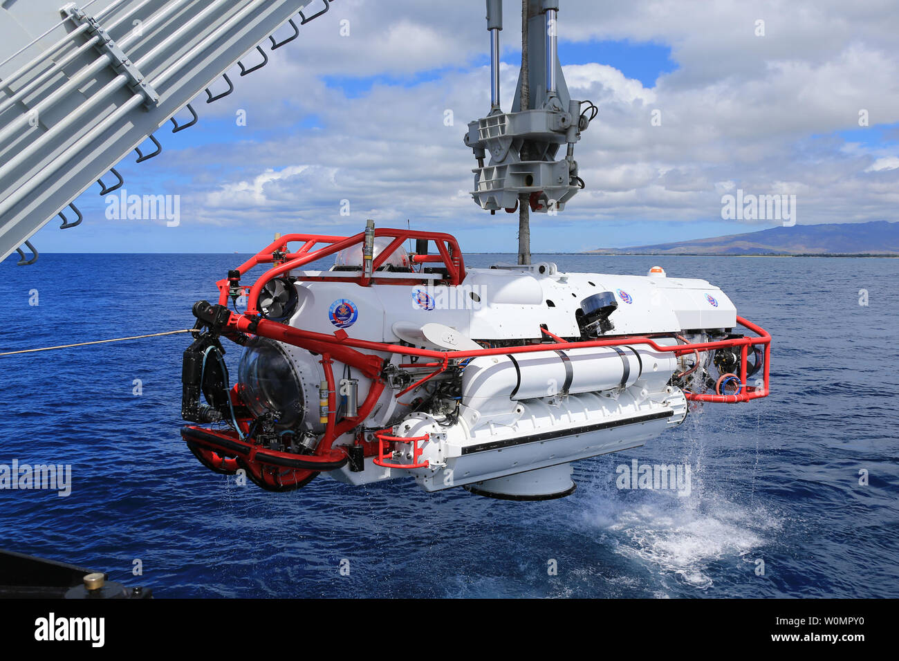 The Chinese navy submarine rescue ship Changdao (867) retrieves an LR-7 ...