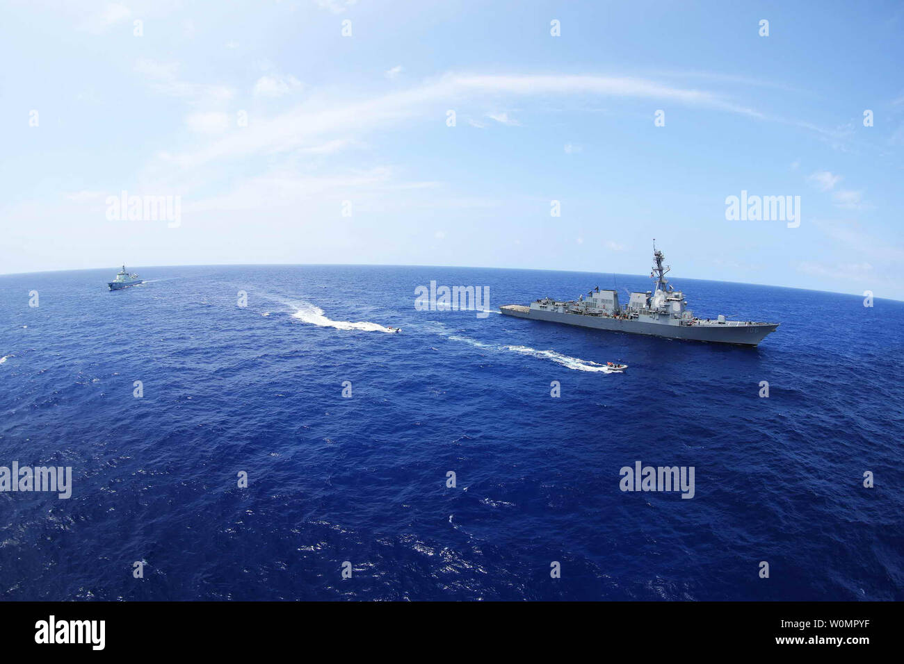 Pla guided missile destroyer hi-res stock photography and images - Alamy