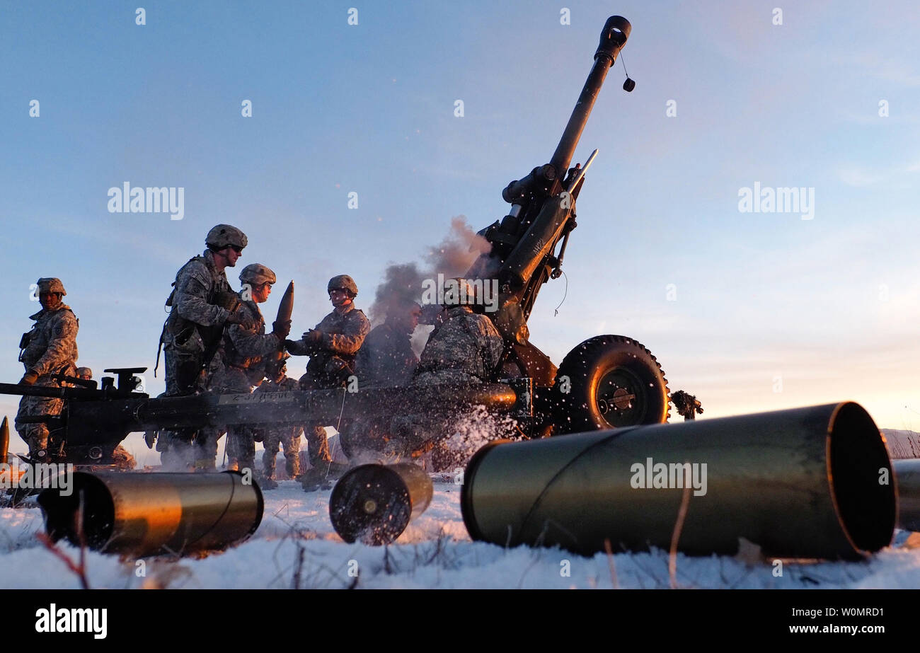 105mm howitzer hi-res stock photography and images - Alamy