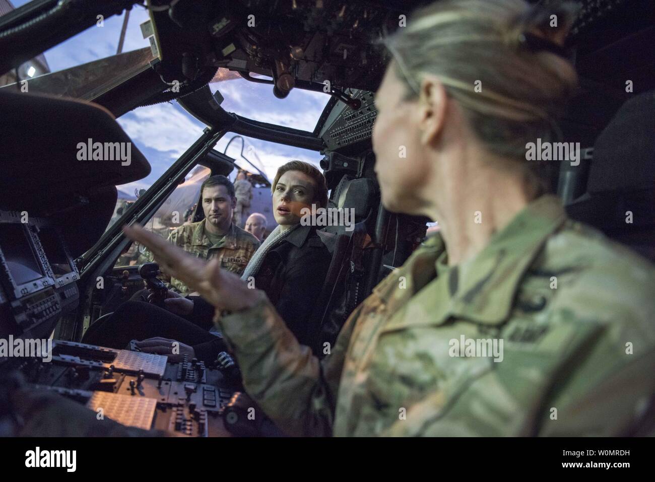 Scarlett johansson army col abigail hi-res stock photography and images ...