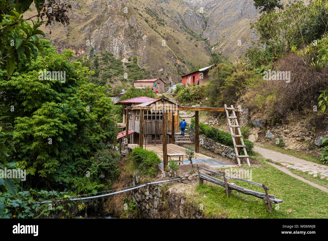 Villagers at Huayllabamba on the Inca trail, day one, KM82 to ...