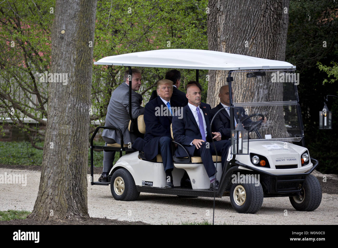 Donald trump golf cart hi-res stock photography and images - Alamy