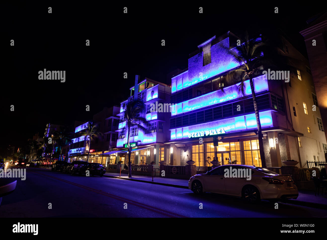 Night timelapse neon street hi-res stock photography and images - Alamy