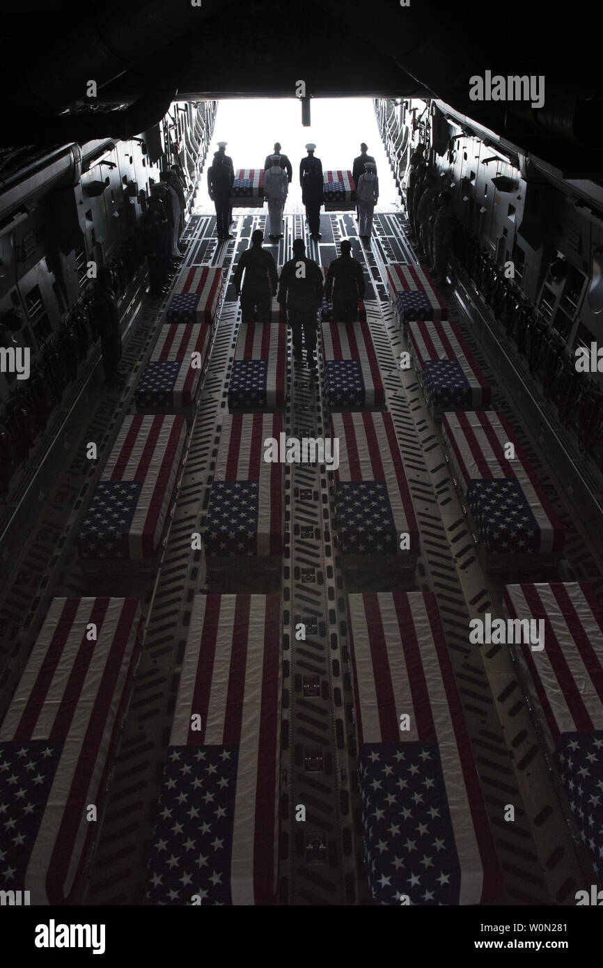 Honor guardsmen, assigned to the U.S. Indo-Pacific Command (INDOPACOM ...