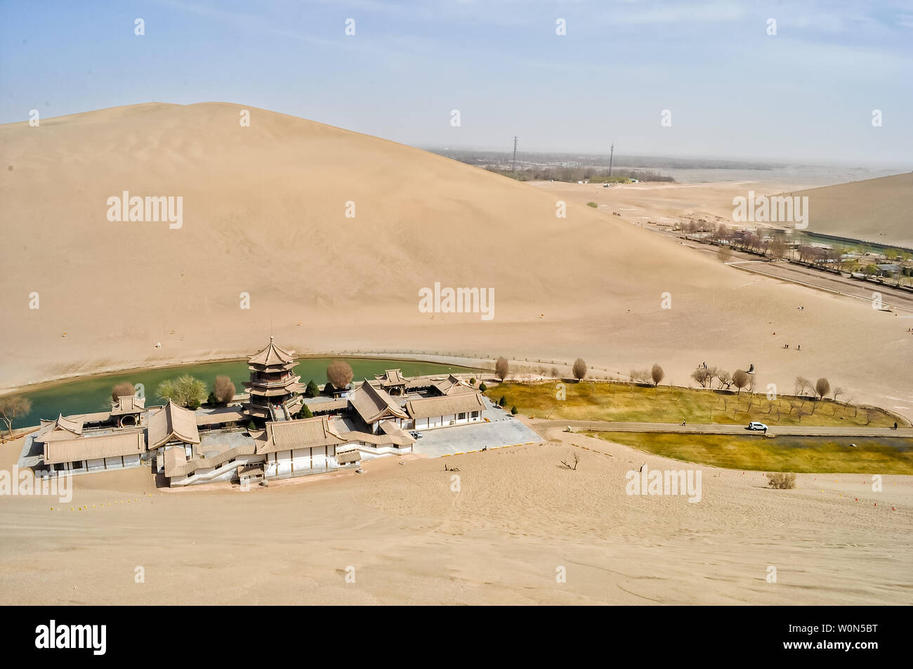 Mingsha mountains and sand dunes hi-res stock photography and images ...