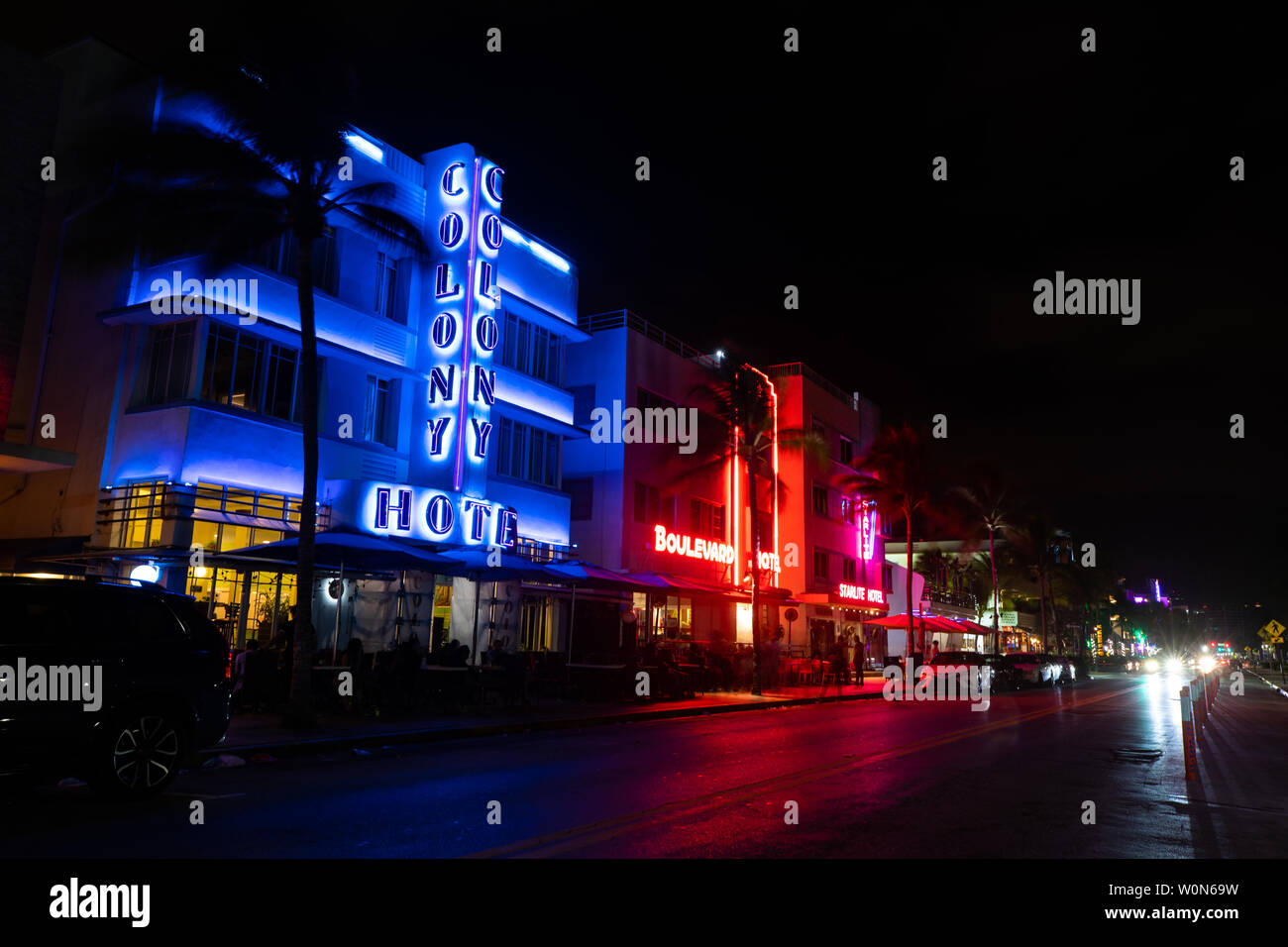 Night view of Street Ocean Drive, Art Deco Building. Colony and ...