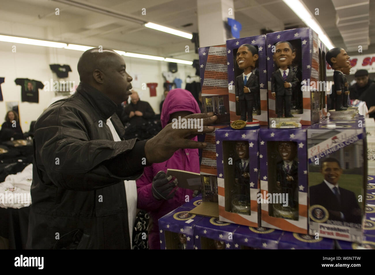 Shoppers browse through items at inaugurationstore.com in downtown ...