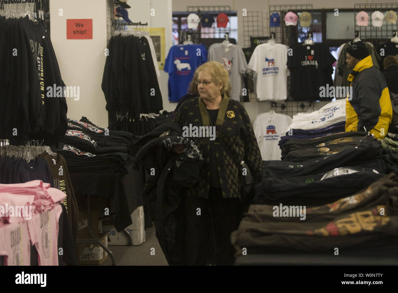 Us president bill clinton looks hi-res stock photography and images - Alamy