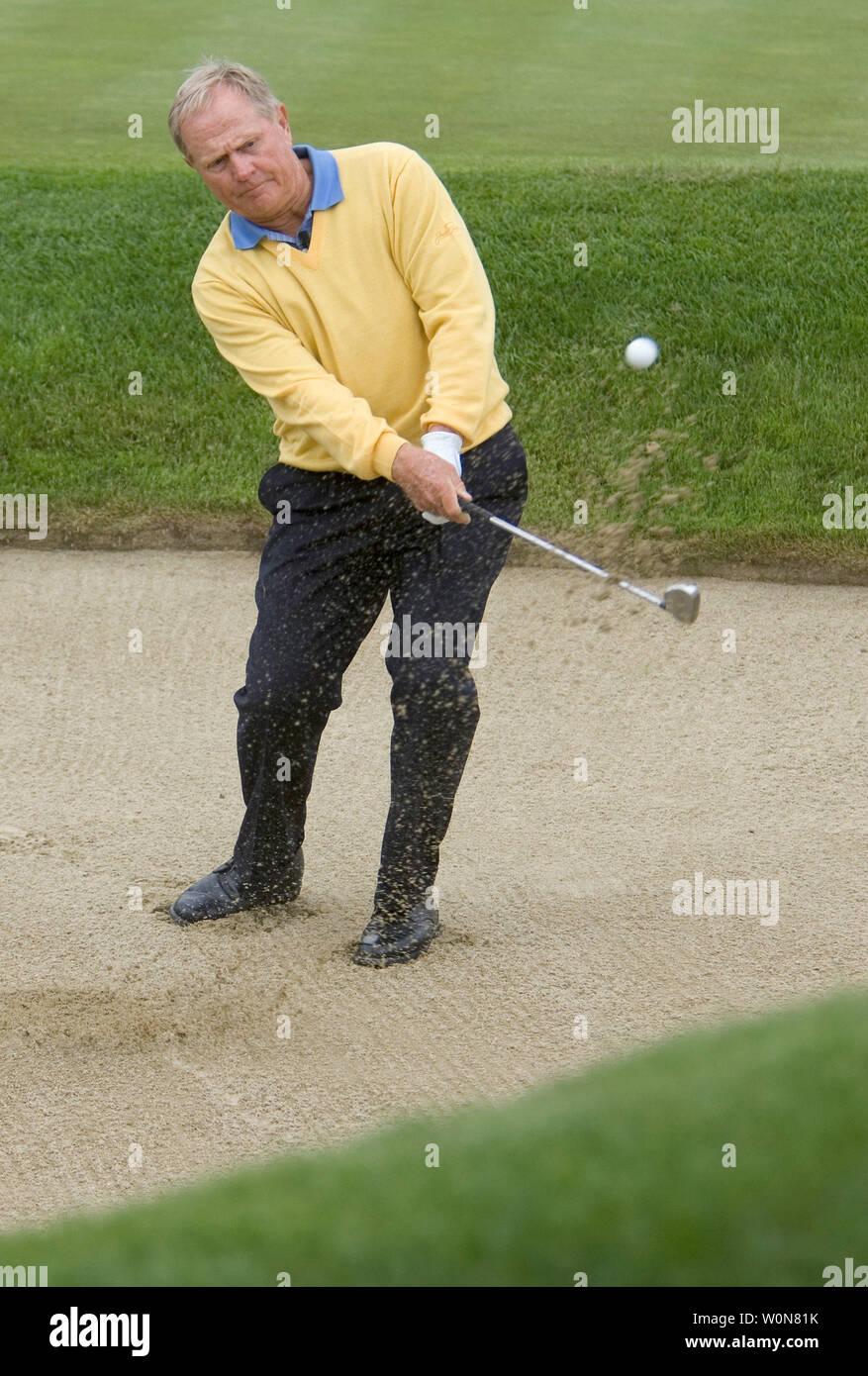 Playing his second to last proffesional golf game before retiring, Jack ...
