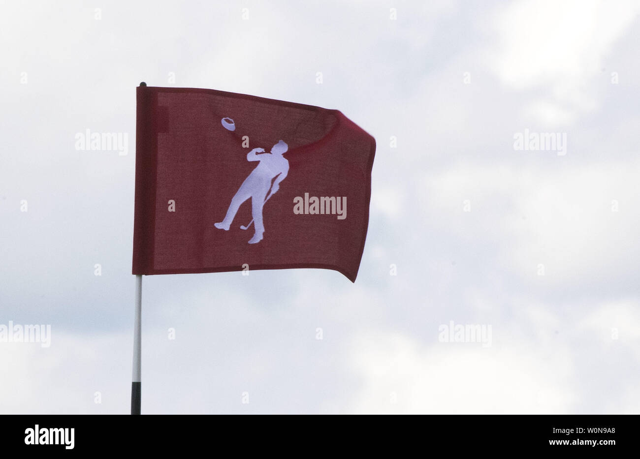 Golf flag in 18th hole hi-res stock photography and images - Alamy