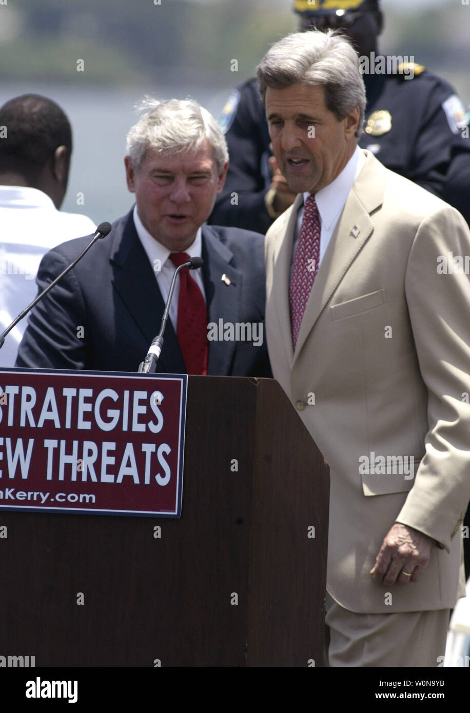 Florida State Senator Bob Graham introduces Democratic presidential ...